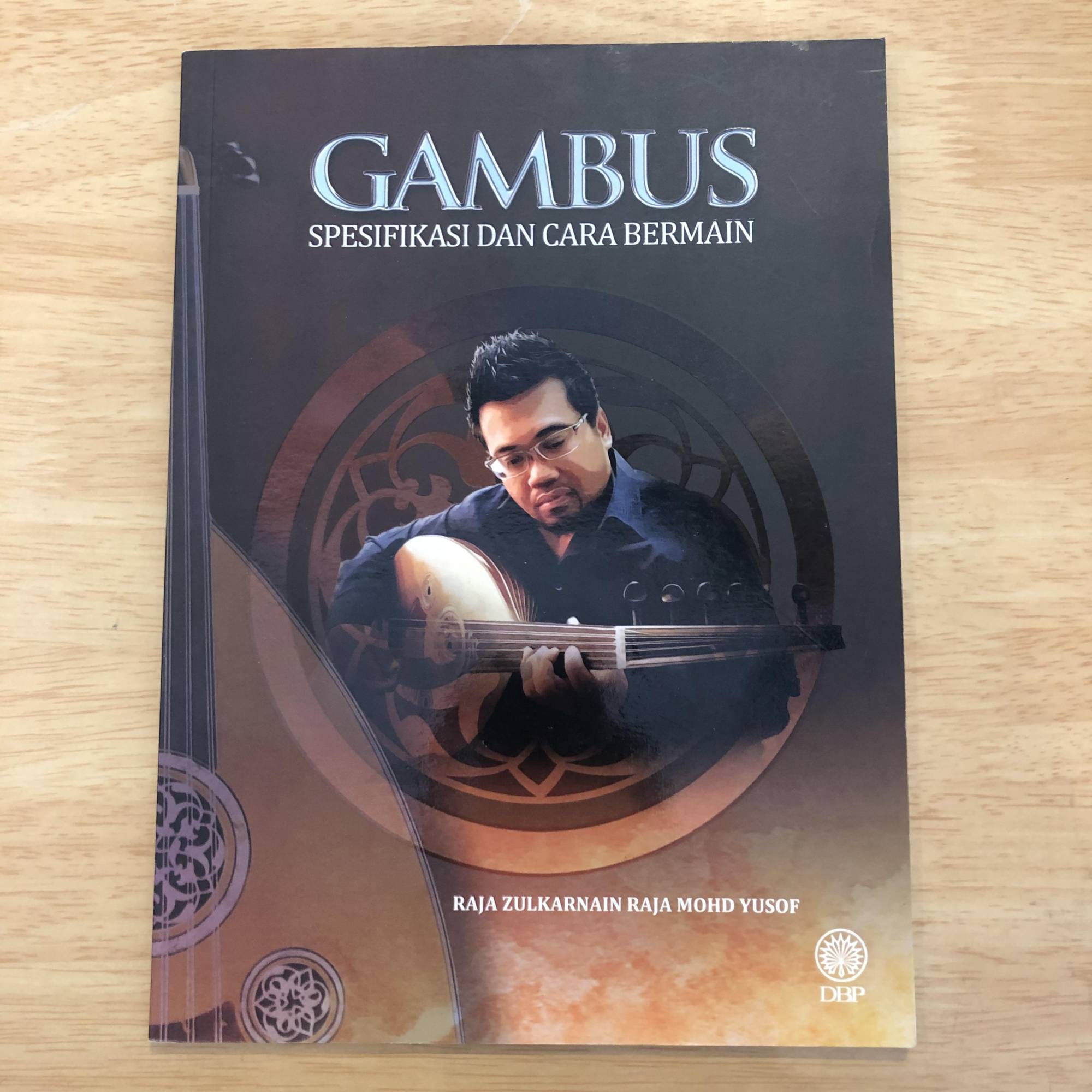 Gambus Spesifikasi Dan Cara Bermain oleh RAJA ZULKARNAIN RAJA MOHD ...